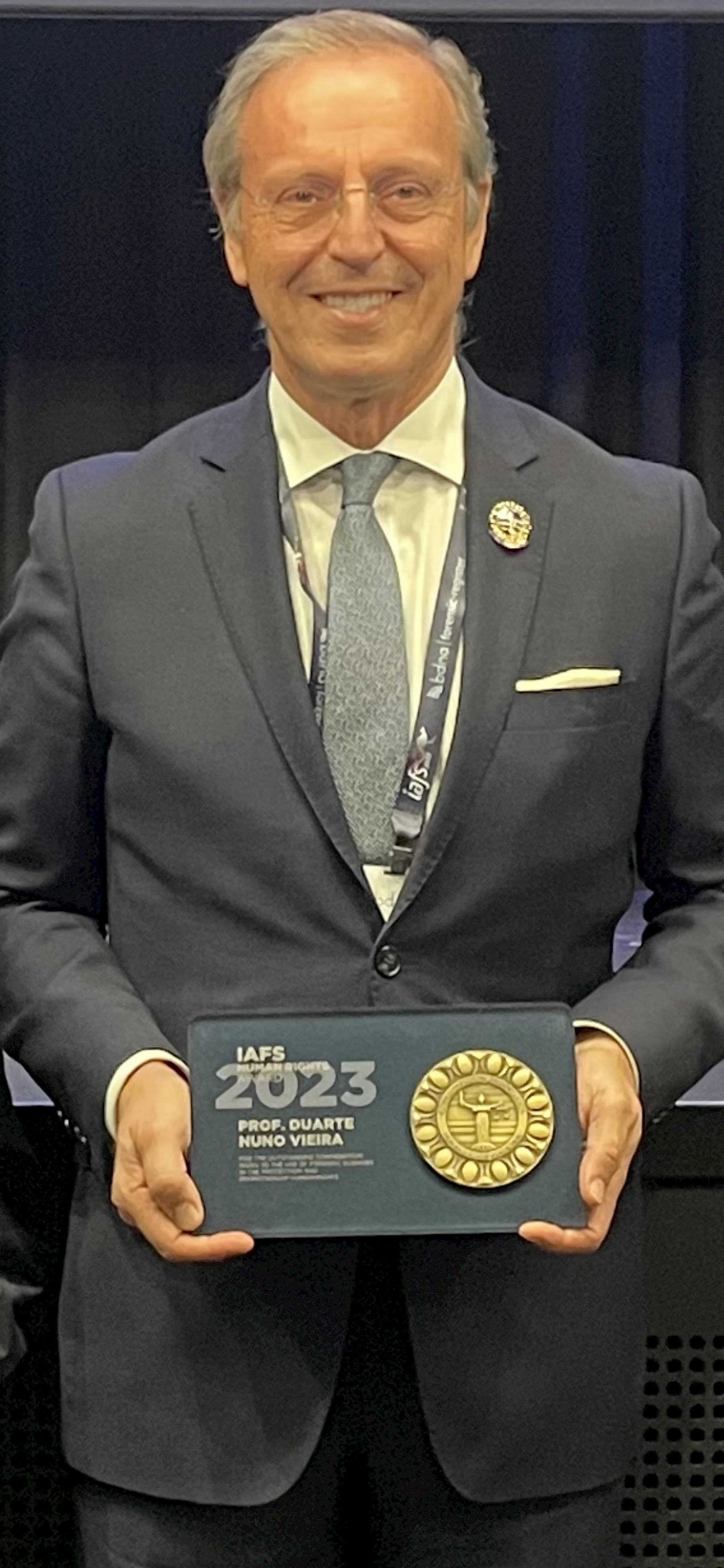 Duarte Nuno Vieira distinguido com o Prémio de Direitos Humanos da ...