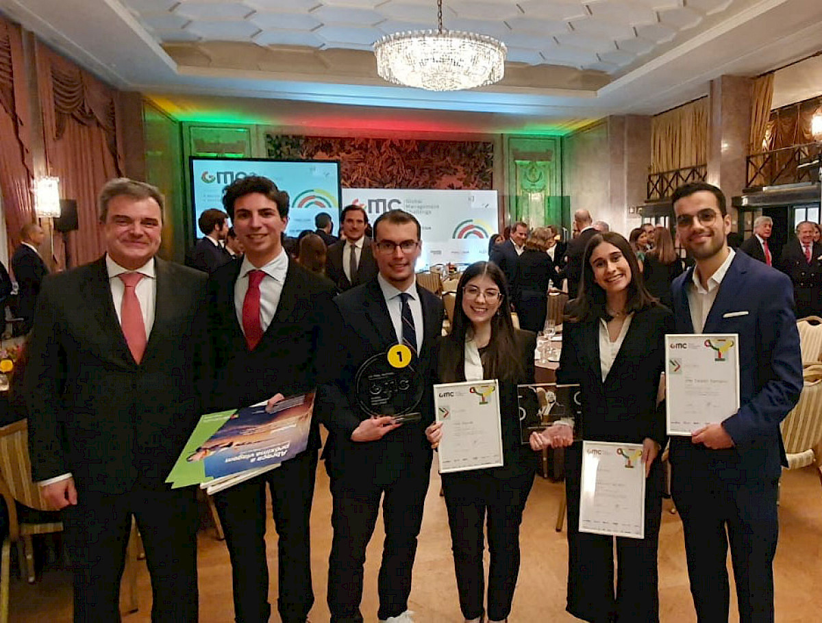 FEUC students win Global Management Challenge